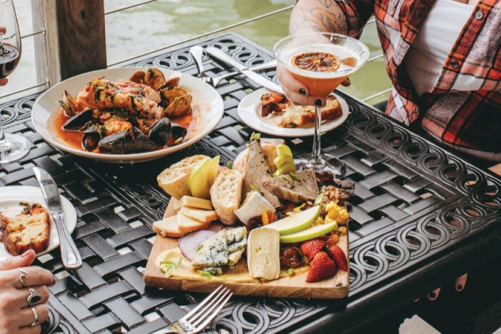 25 Delaware Restaurants With Outdoor Dining in the Fall