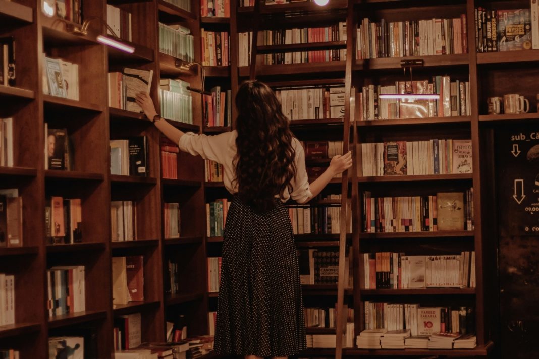 These Book Clubs Around Delaware Are Far From Average
