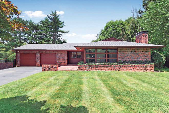 Downsize to a Red Brick Rancher With These 2 Dover Homes